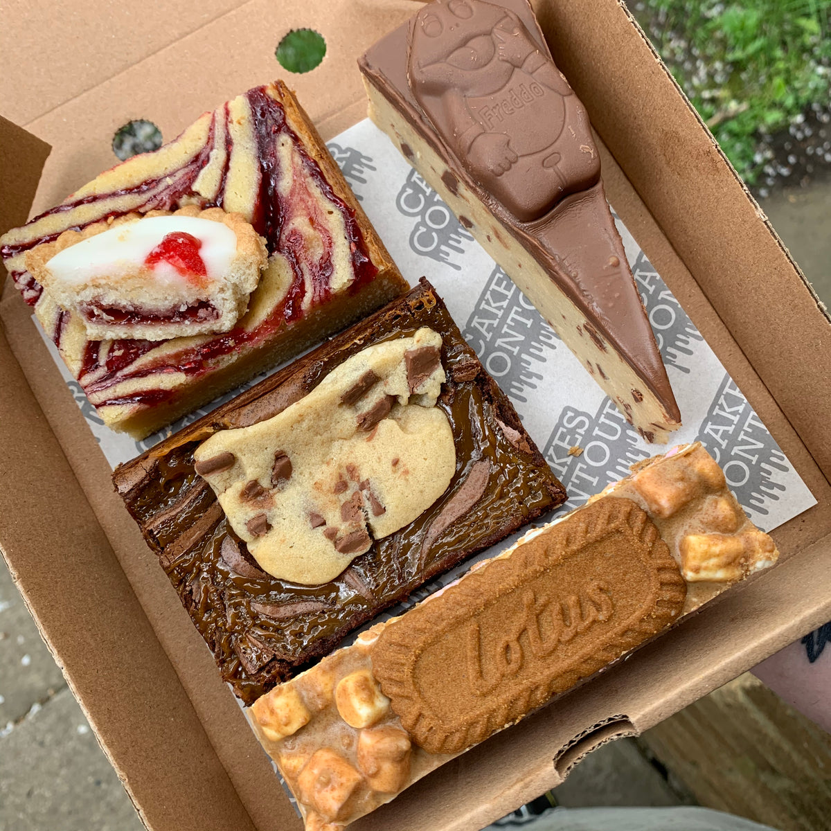 Cakes Contour